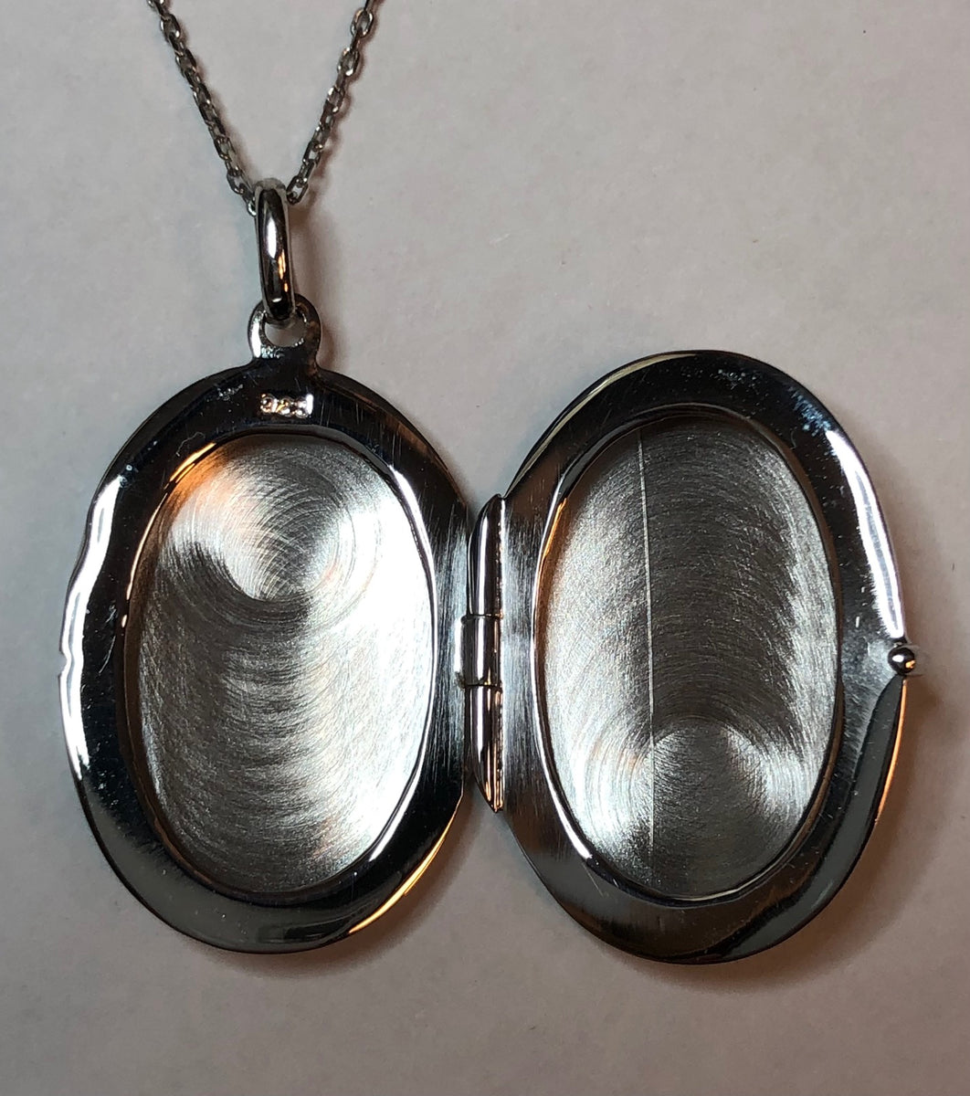 Clara Locket – The Engraving Place